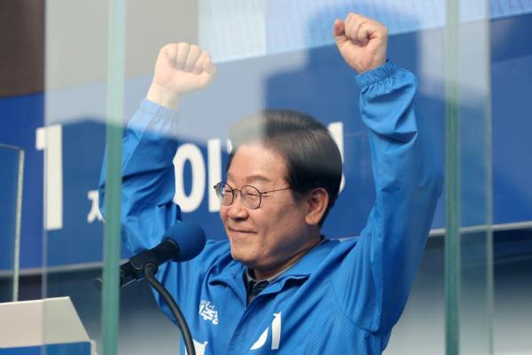 디시트렌드 : 내일 헌정사 두번째 조기대선…최종 투표율 80% 넘을까