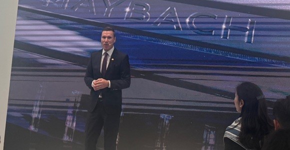 디시트렌드 : 벤츠코리아 대표 "韓 시장 중요…차원 다른 마이바흐 경험 제공할 것"